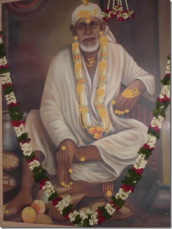 Sai surrounded with Gold | Sai Baba Of Shirdi - A Blog